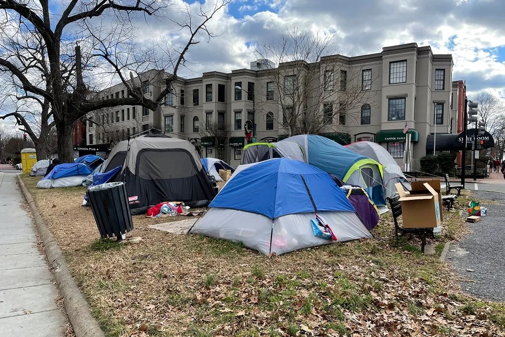 Barbara Crooker: When I Gave Away My Tent | Vox Populi